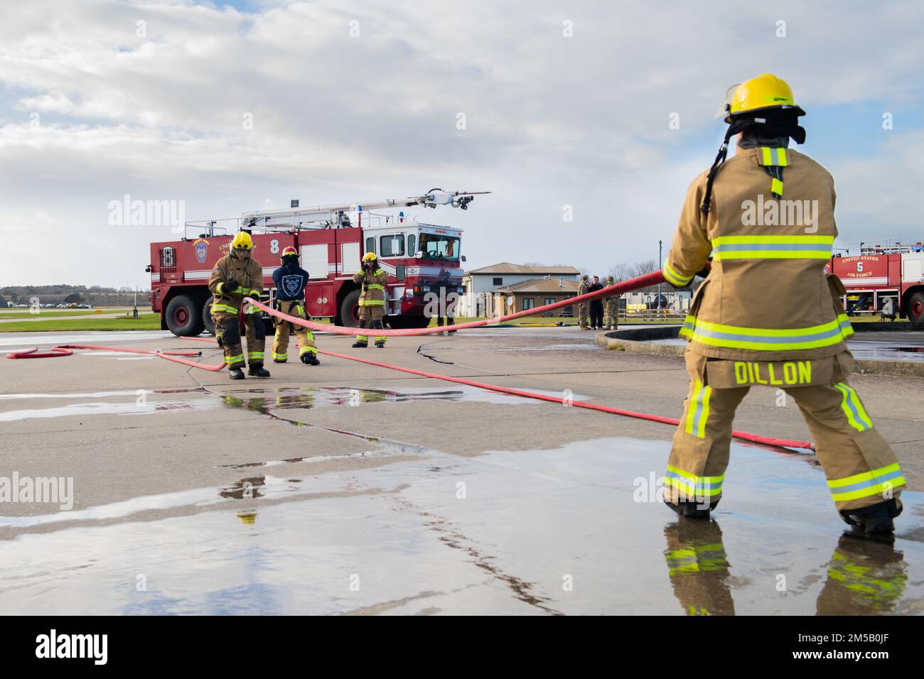 Aircraft firefighting procedures hi-res stock photography and images ...