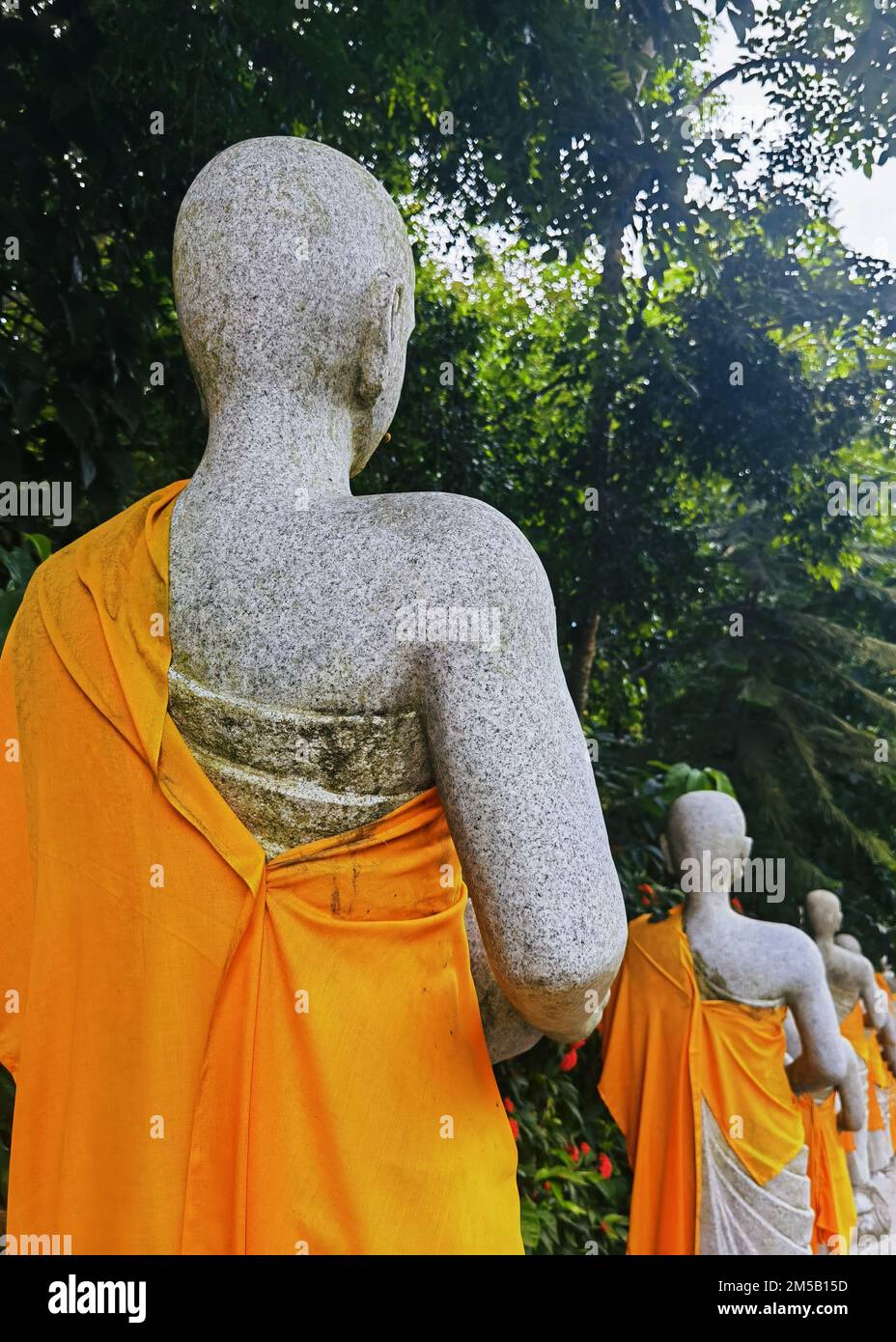 The monk statues in Theravada Buddhist Temple Stock Photo - Alamy