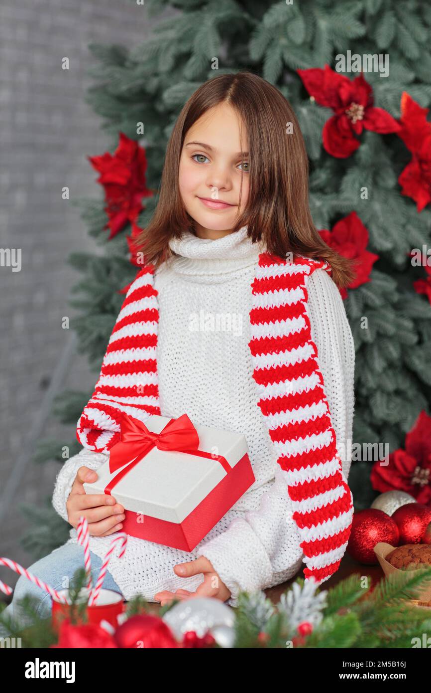 Teen present hi-res stock photography and images - Alamy