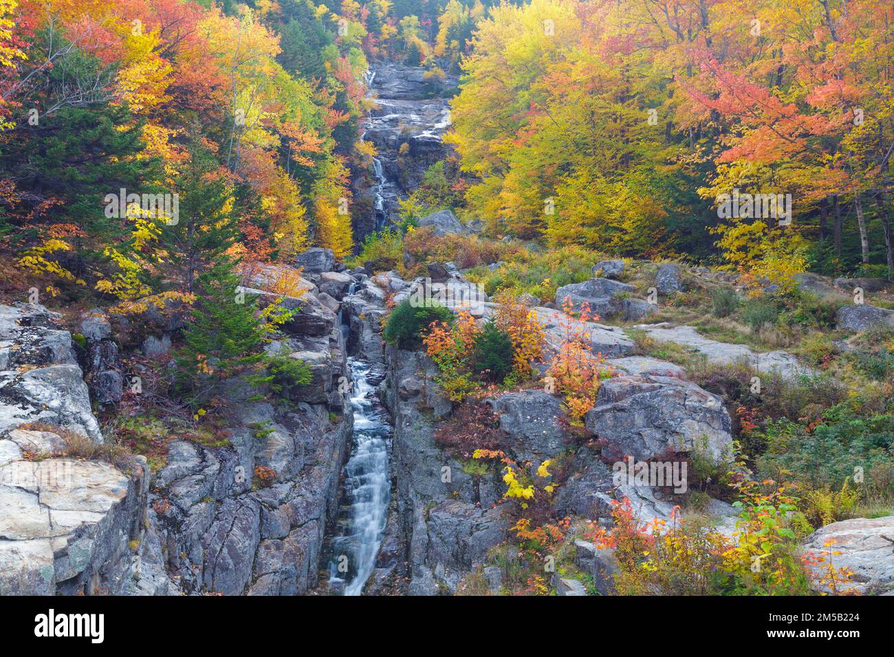 Silver Cascade in Hart’s Location, New Hampshire on a cloudy autumn ...