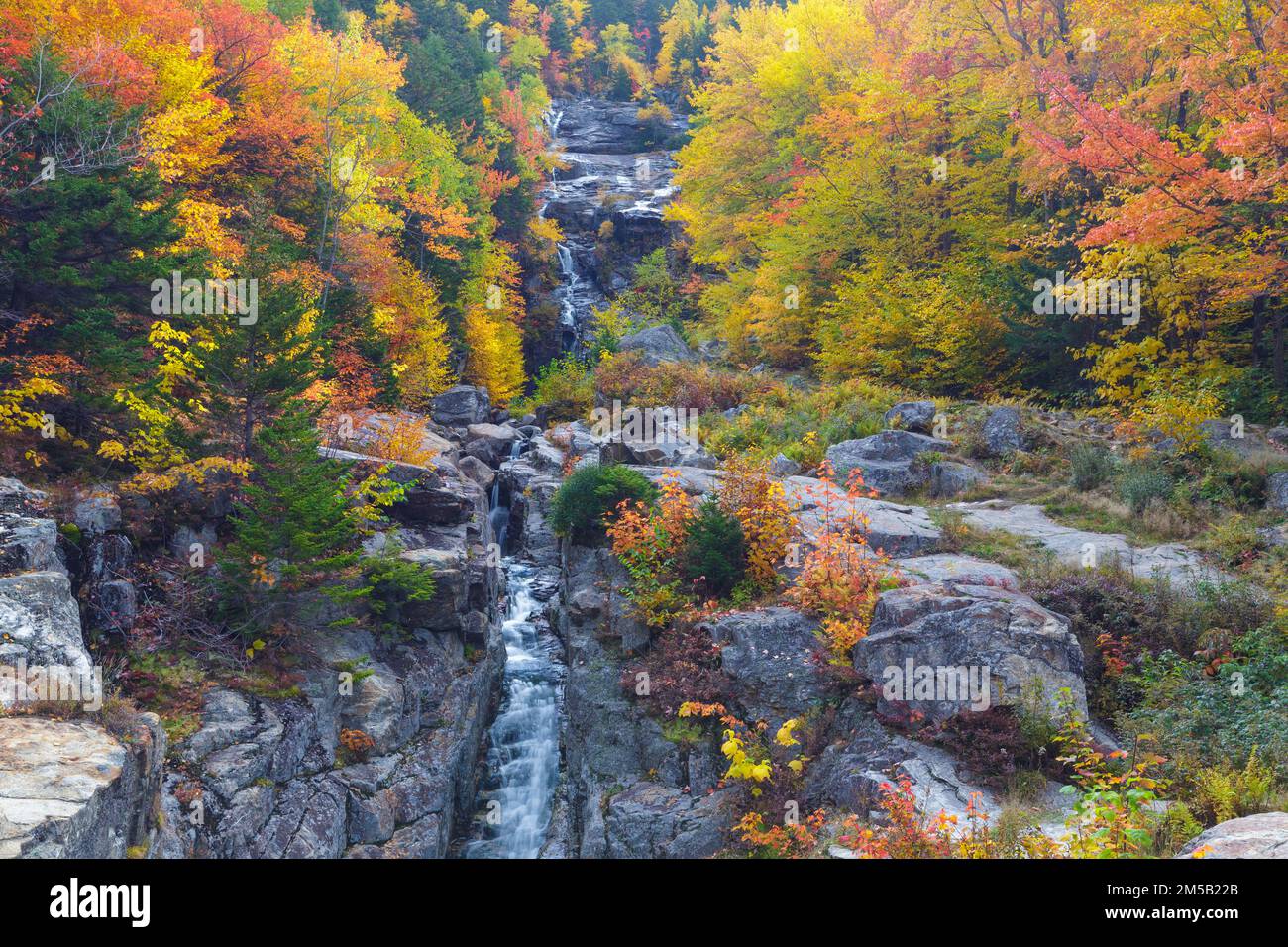Silver Cascade in Hart’s Location, New Hampshire on a cloudy autumn ...