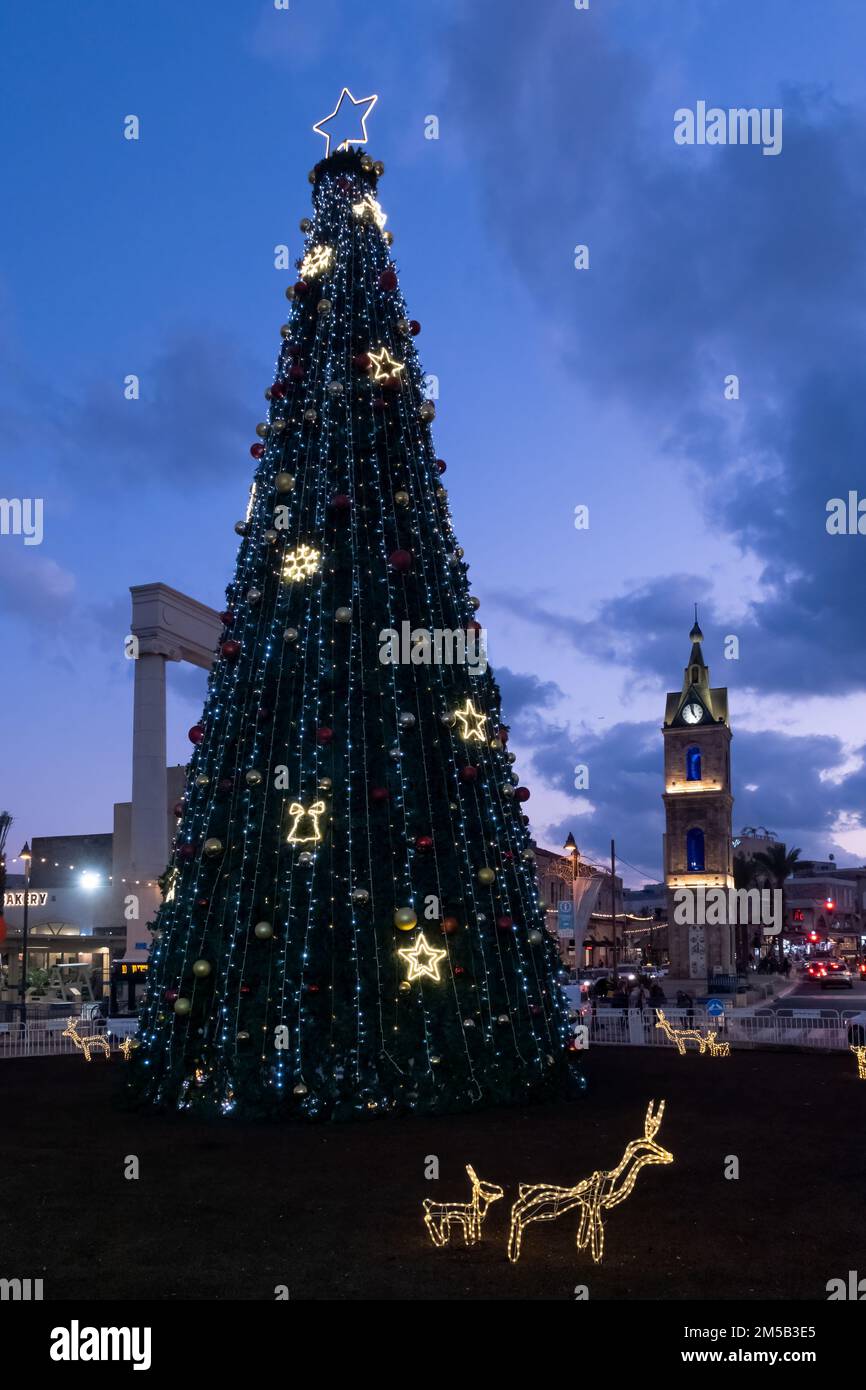 Large decorated christmas tree hi-res stock photography and images - Alamy