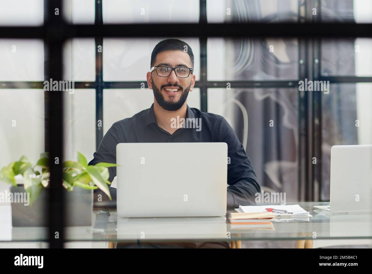 Middle aged businesspeople hi-res stock photography and images - Alamy