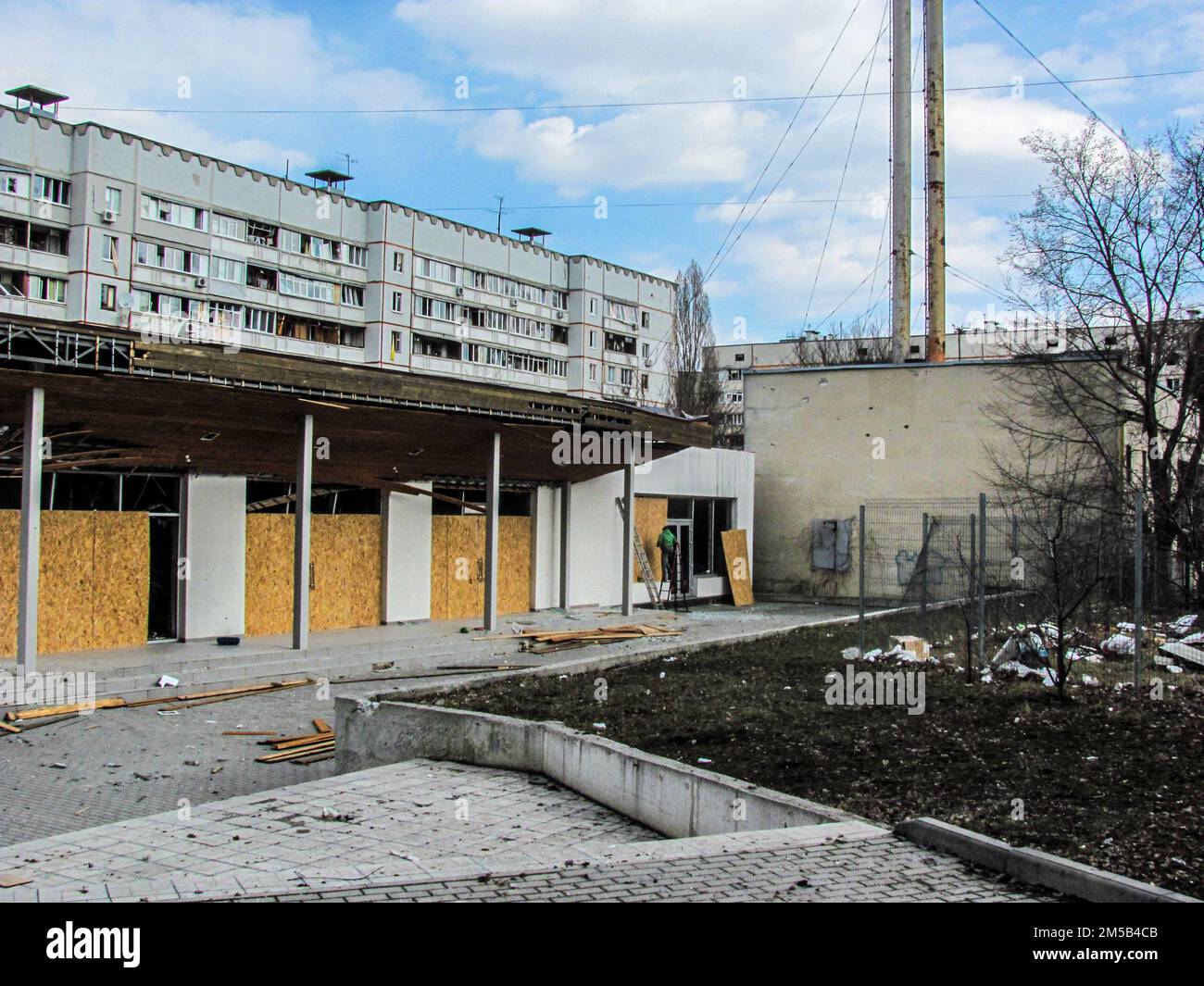 Kharkiv, Ukraine - 05.28.2022: burnt destroyed civilian building broken ...