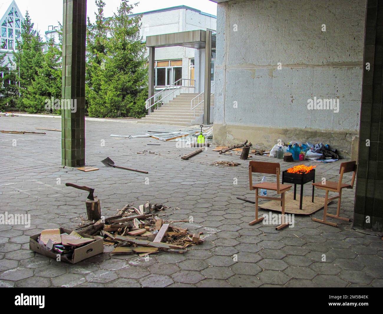 War damaged building hi-res stock photography and images - Alamy