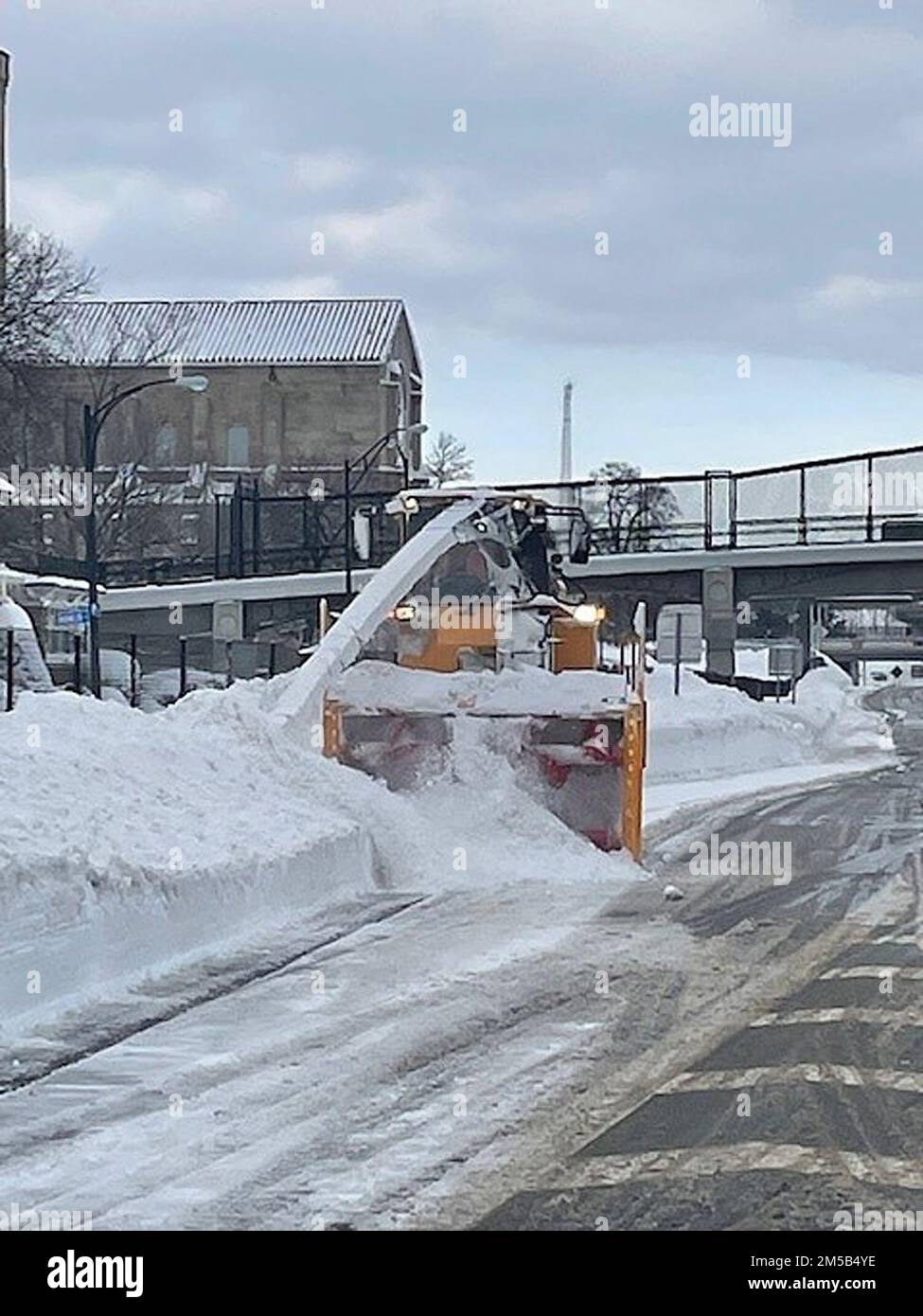 Buffalo, New York, USA. 27th Dec, 2022. Crews from the NY State ...