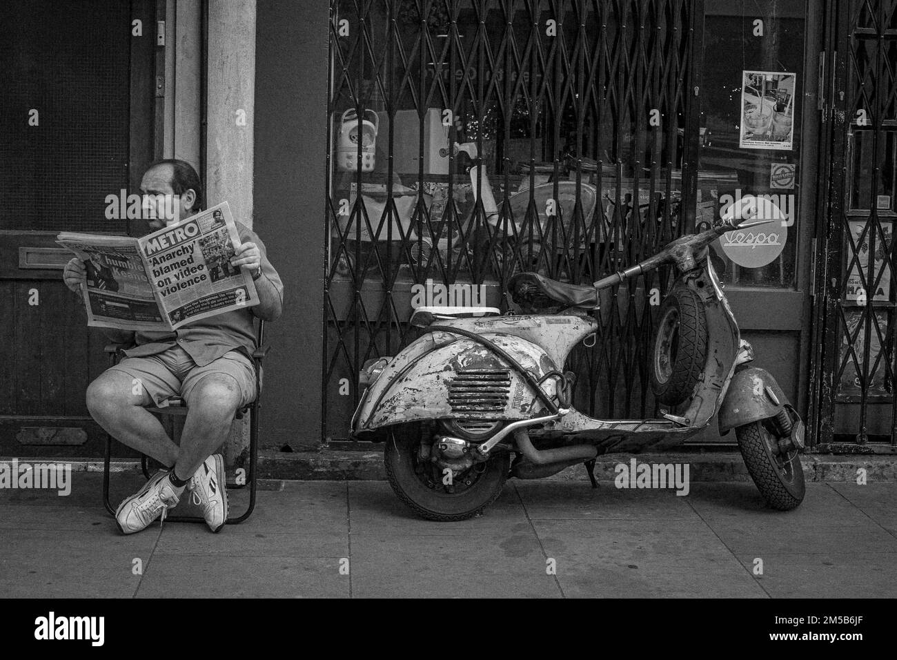 People reading newspaper on transport Black and White Stock Photos ...