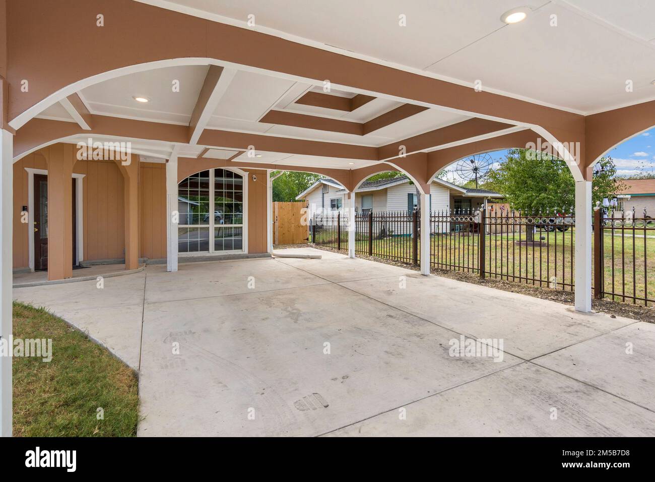 the front view of a home Stock Photo - Alamy