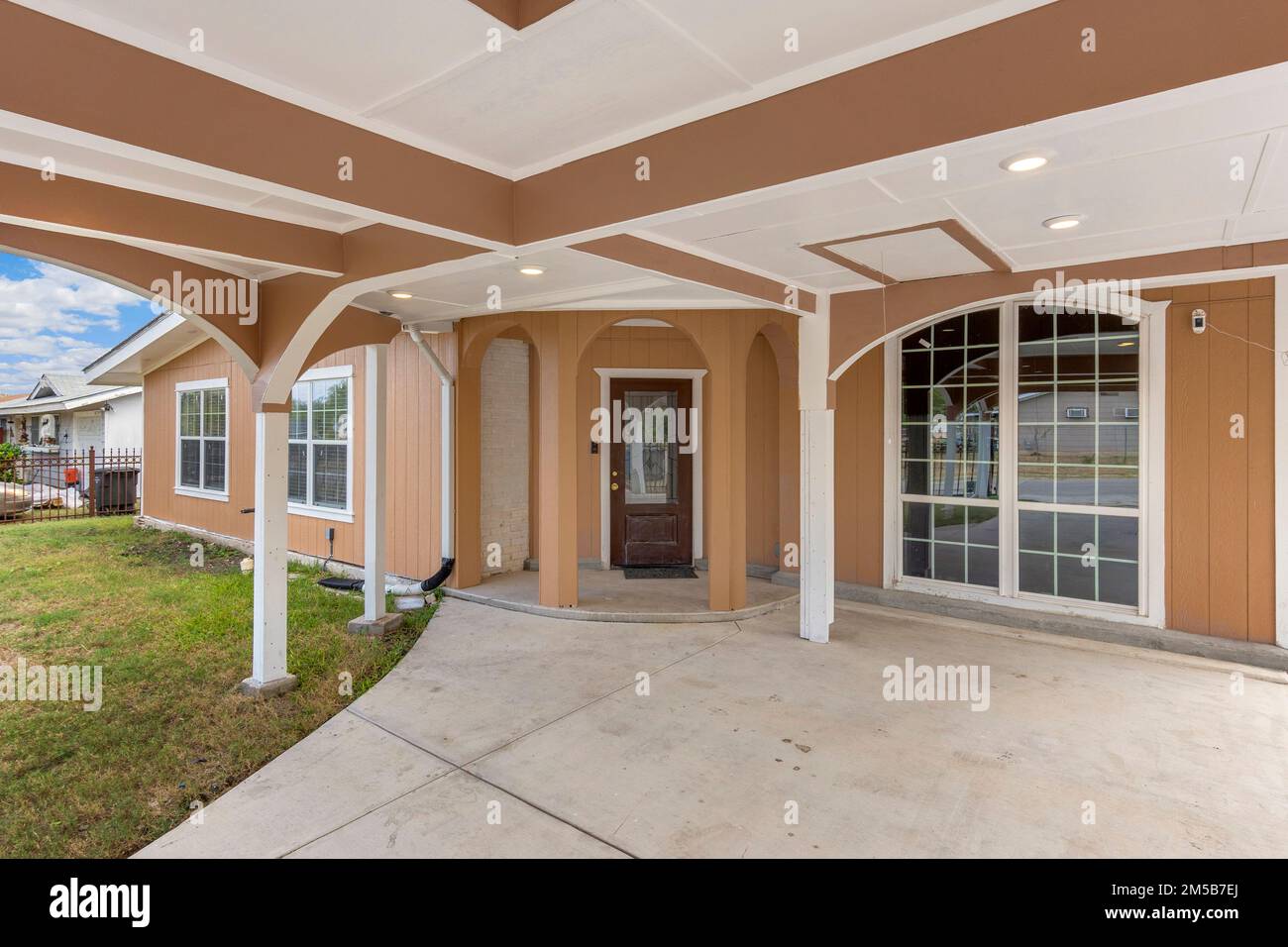 the front view of a home Stock Photo - Alamy