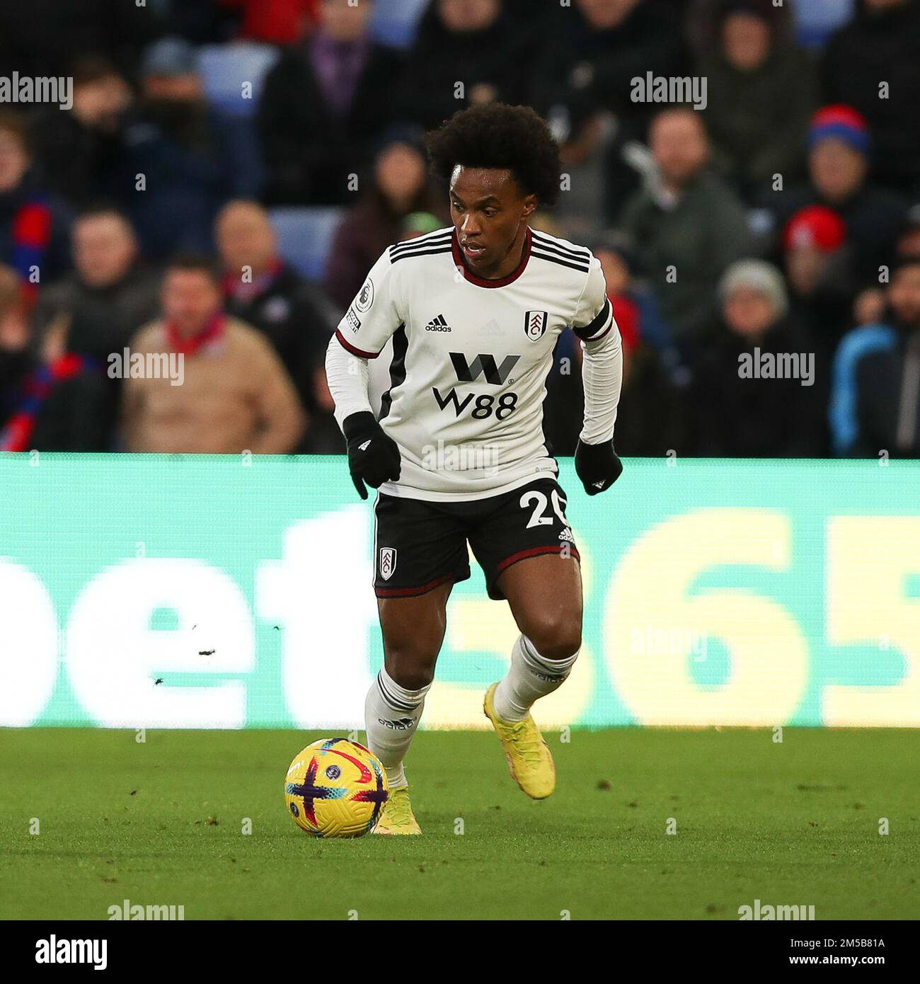 London, UK. 27th Dec, 2022. Willian of Fulham in action during the ...