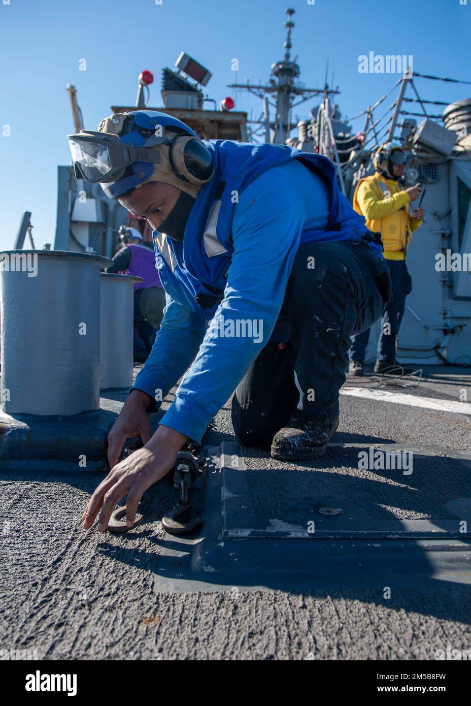 Chock and chains hi-res stock photography and images - Alamy