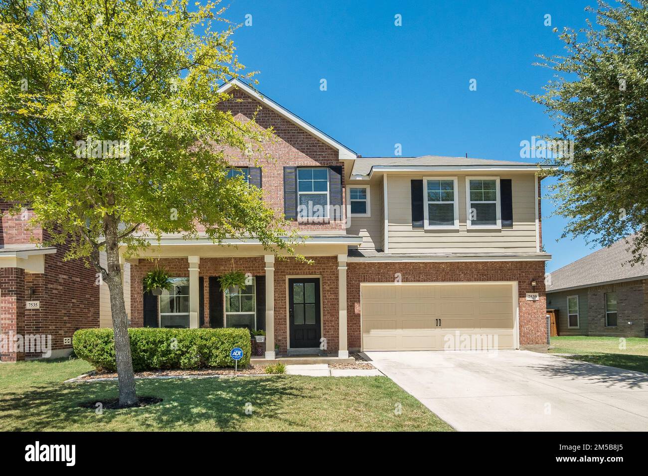 the front view of a home Stock Photo - Alamy