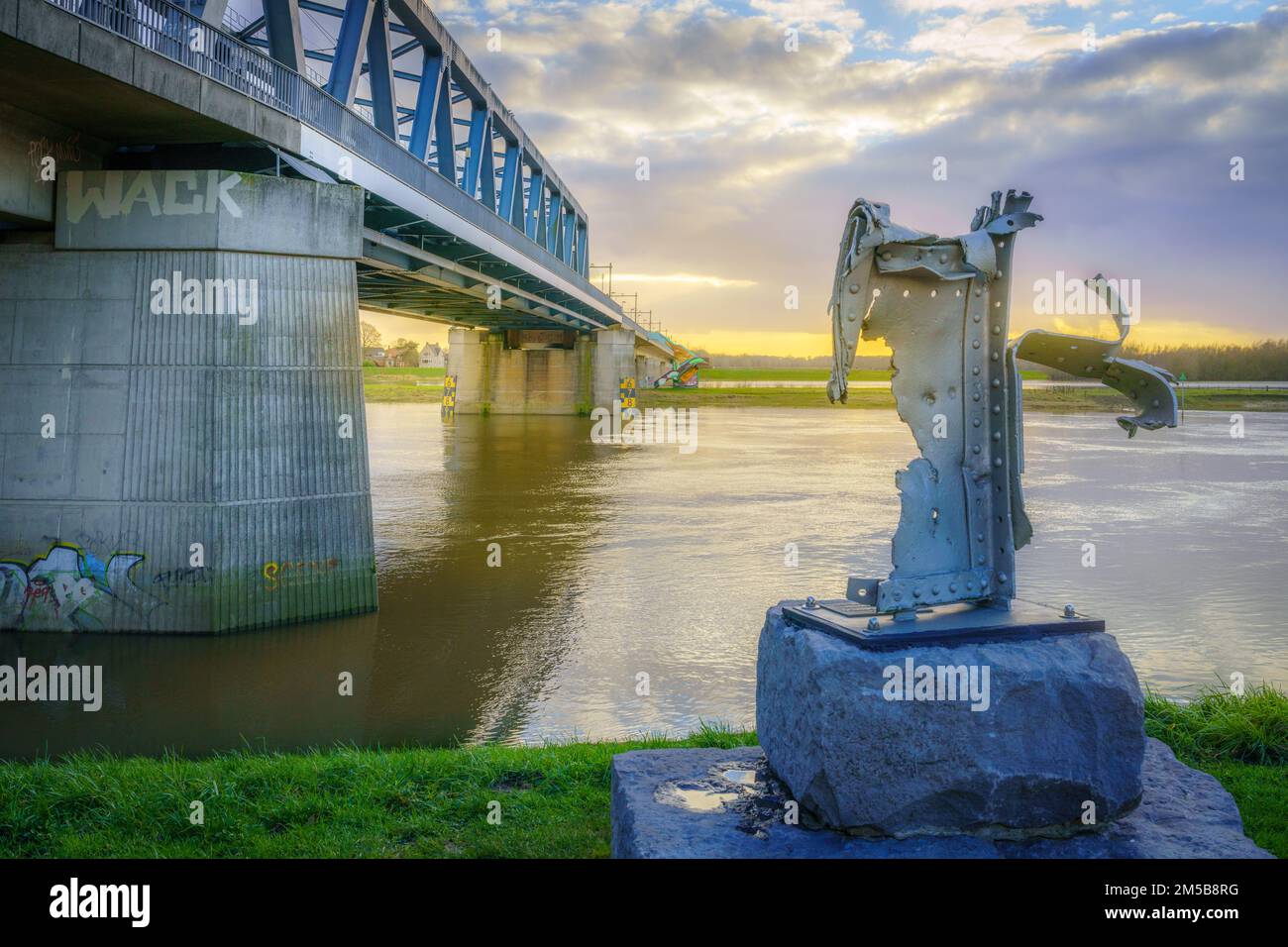 Broken building foundation hi-res stock photography and images - Alamy