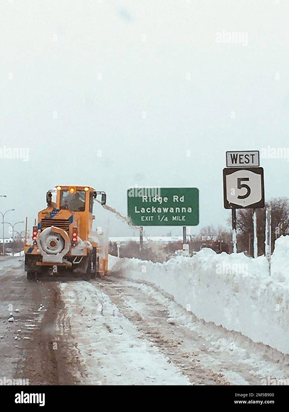 December 27, 2022, Buffalo, New York, USA: Crews from the NY State ...