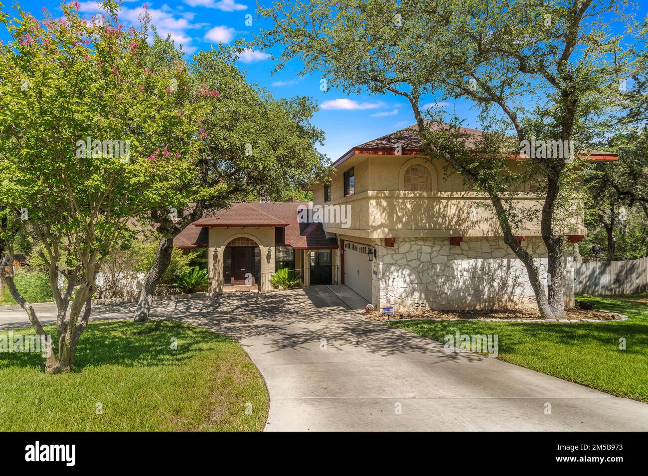 the front view of a home Stock Photo - Alamy