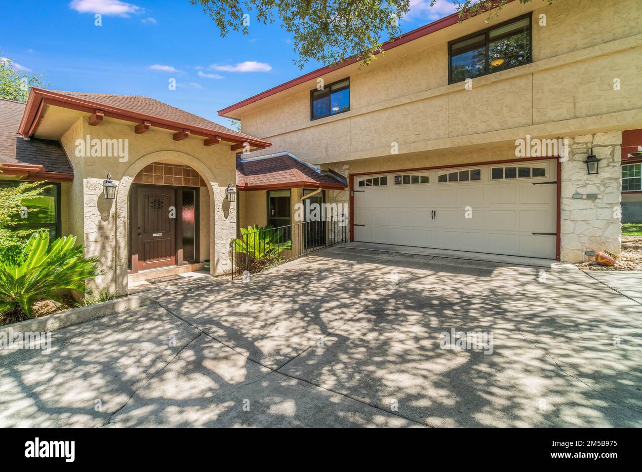 the front view of a home Stock Photo - Alamy