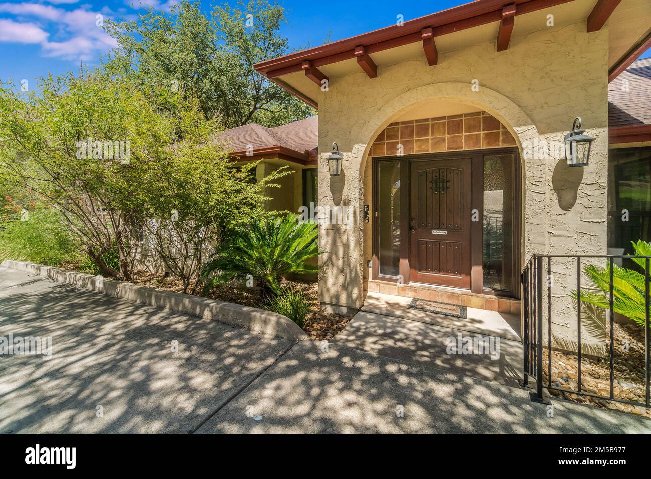 the front view of a home Stock Photo - Alamy