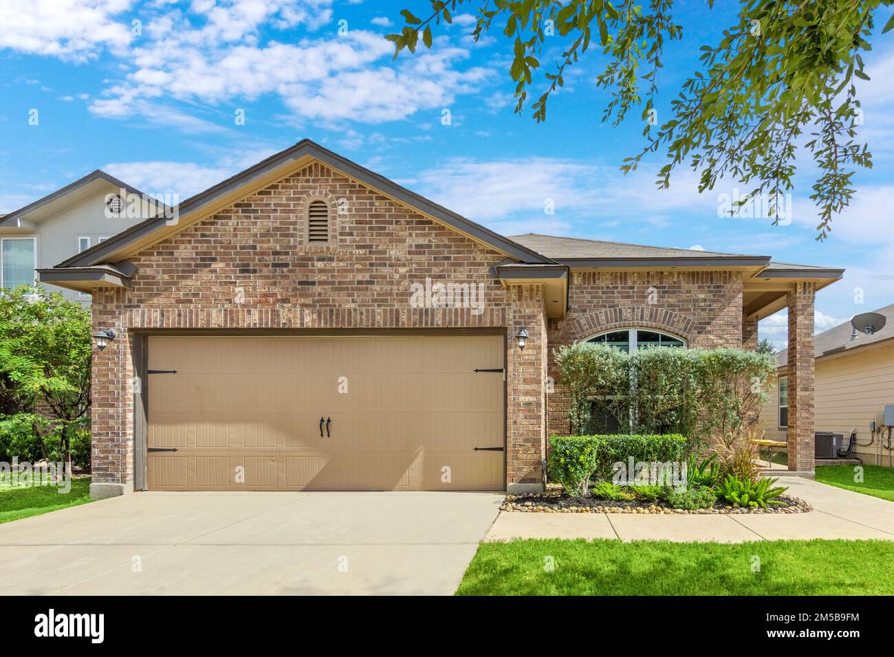 the front view of a home Stock Photo - Alamy