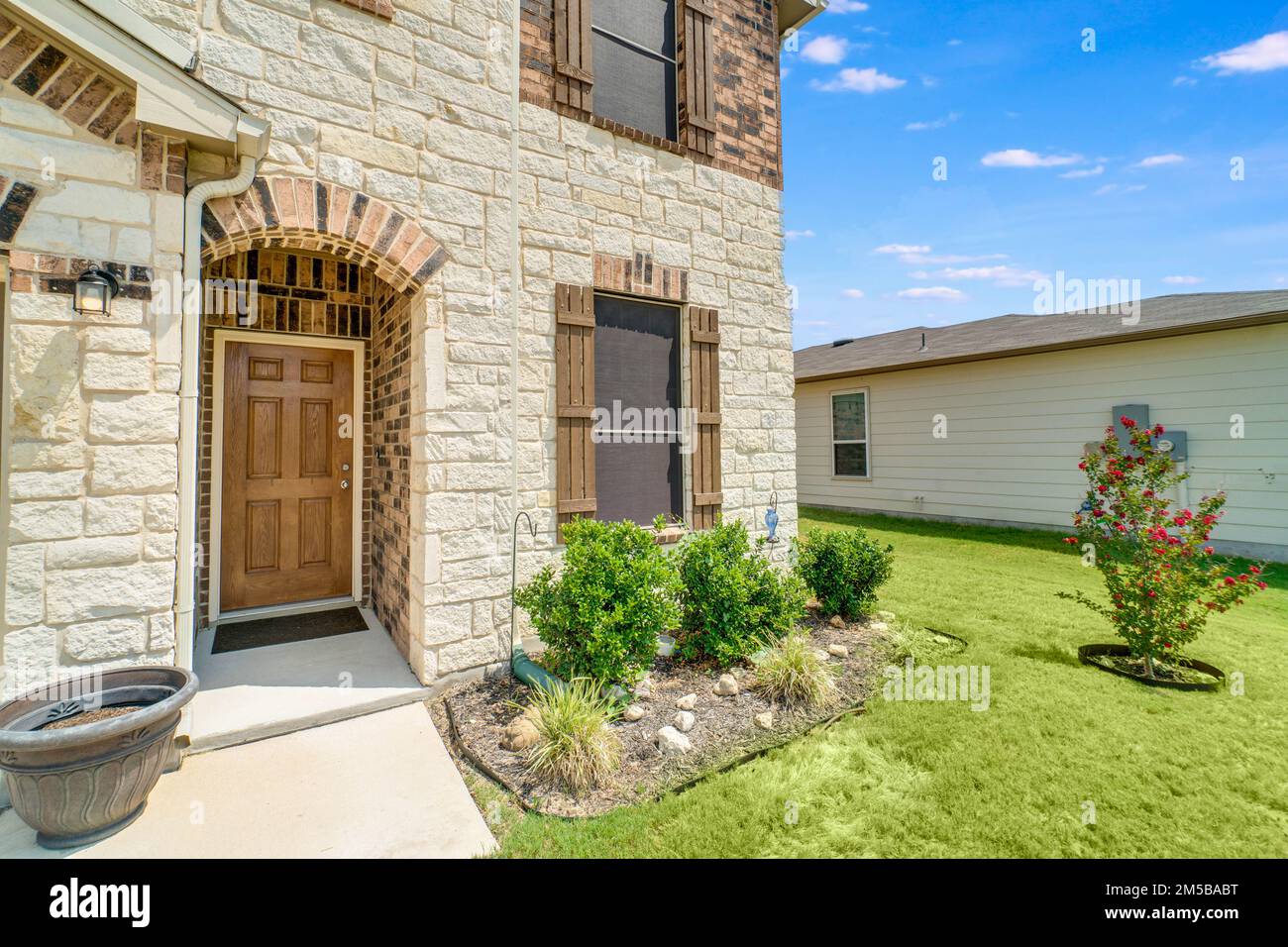 the front view of a home Stock Photo - Alamy