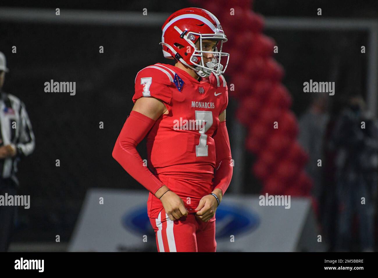 Mater Dei Monarchs quarterback Cole Leinart (7) during a high school ...