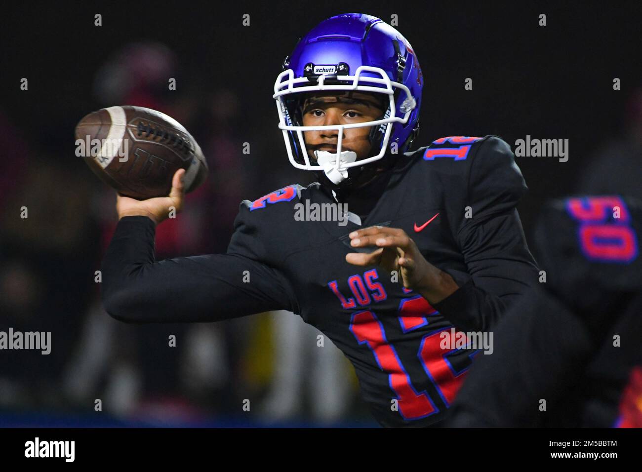 Los Alamitos Griffins quarterback Jaden O'Neal (12) during a high ...