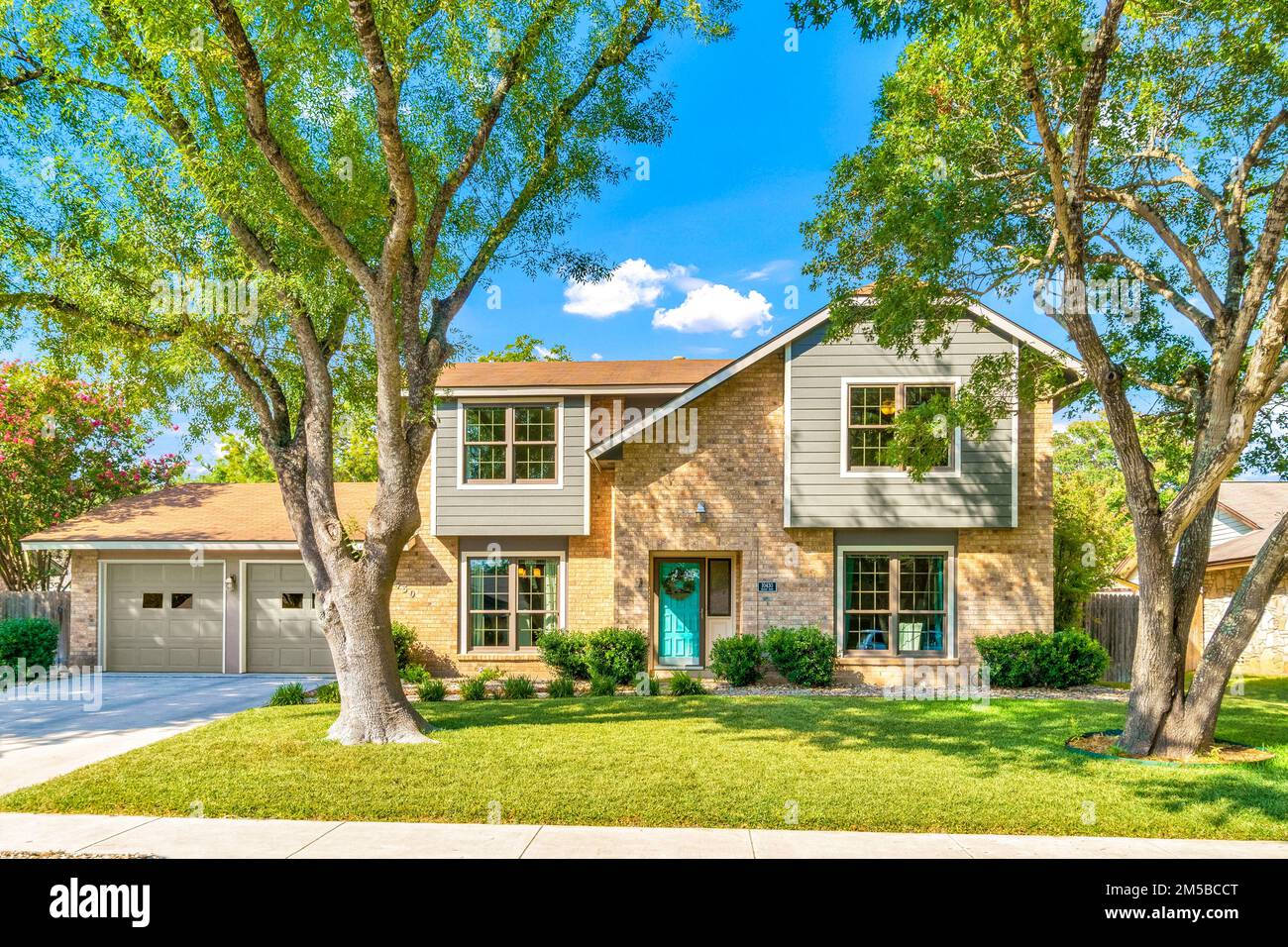 the front view of a home Stock Photo - Alamy