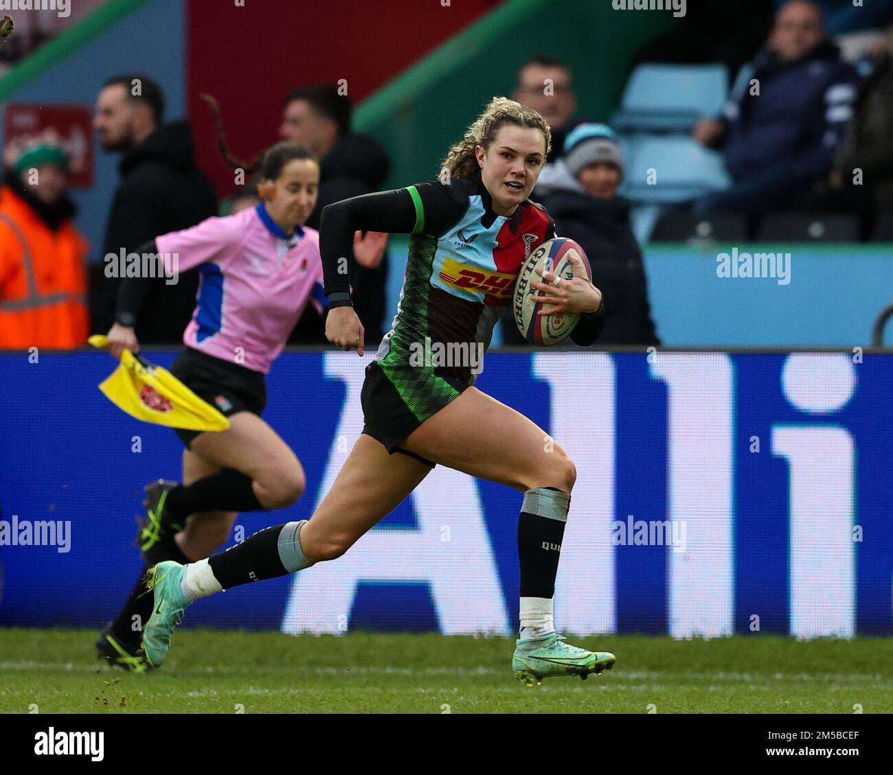 Ellie Kildunne of Harlequins Women runs with the ball during the Women ...