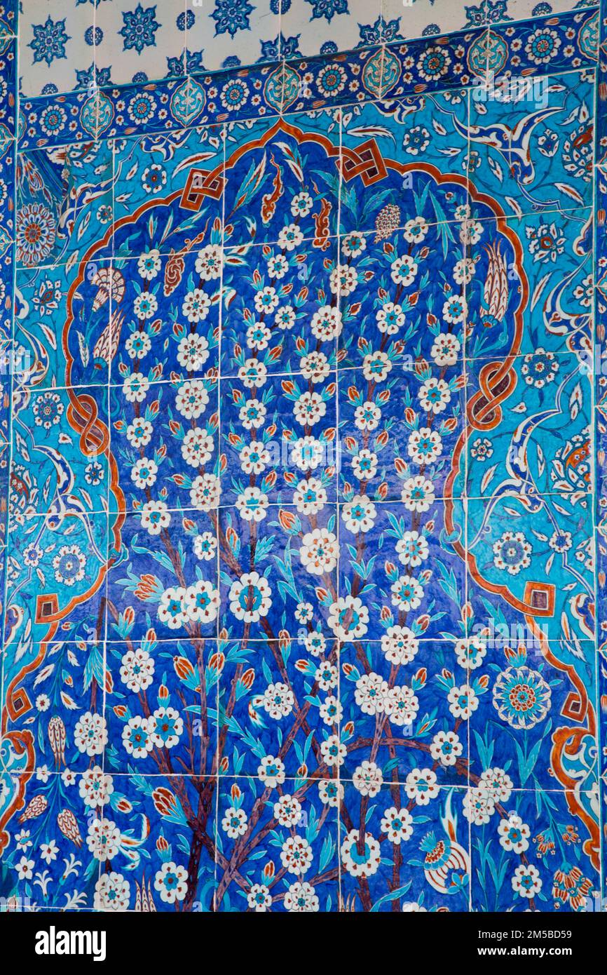 Exterior architectural details mosque hi-res stock photography and ...