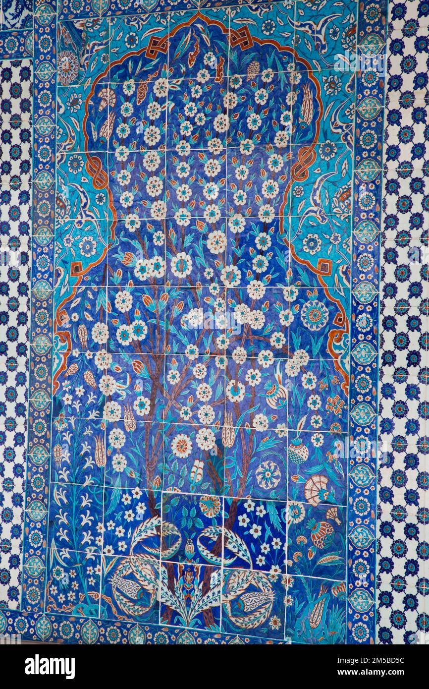 Exterior architectural details mosque hi-res stock photography and ...