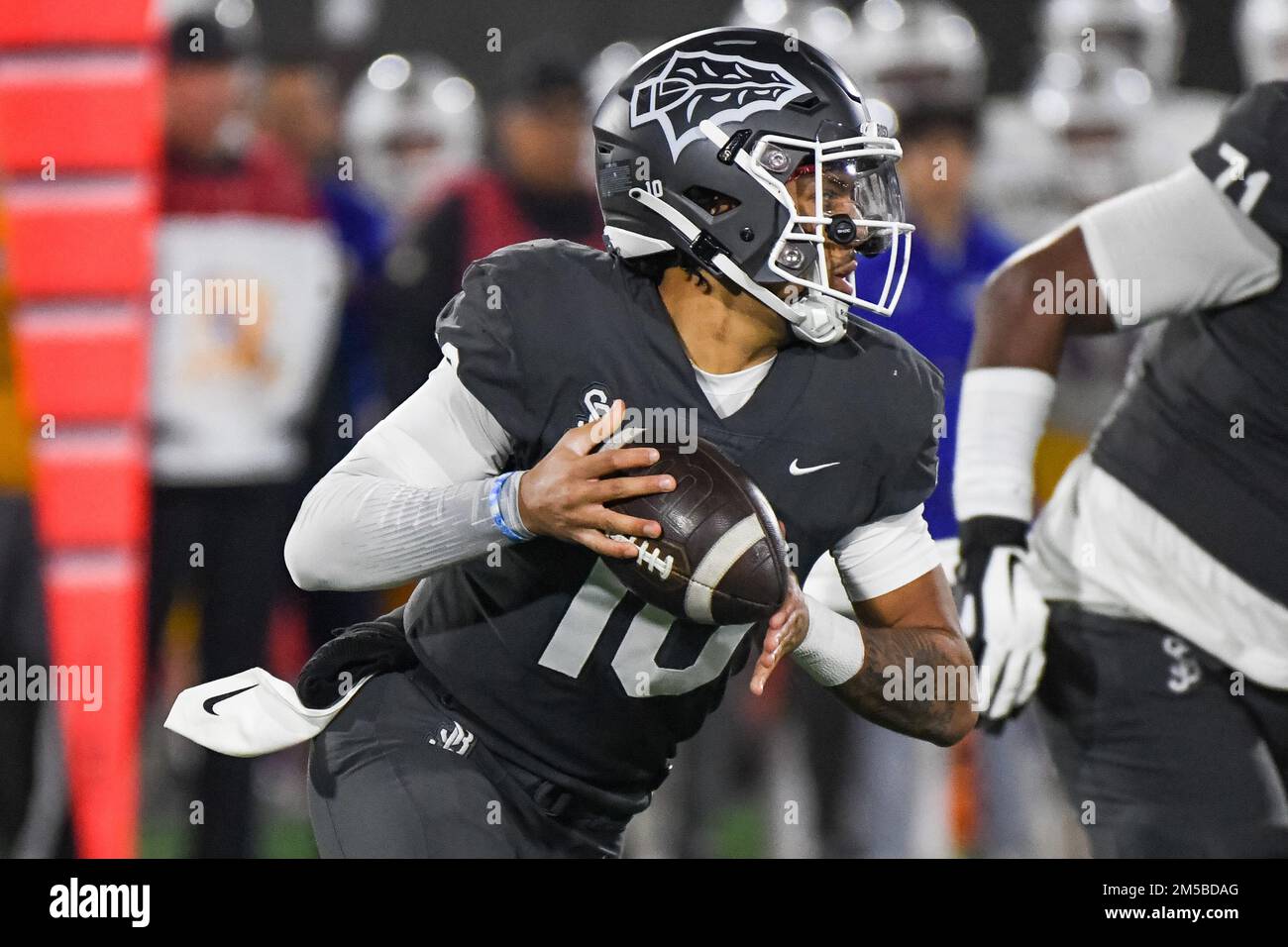 St. John Bosco Braves quarterback Pierce Clarkson (10) during the 2022 ...