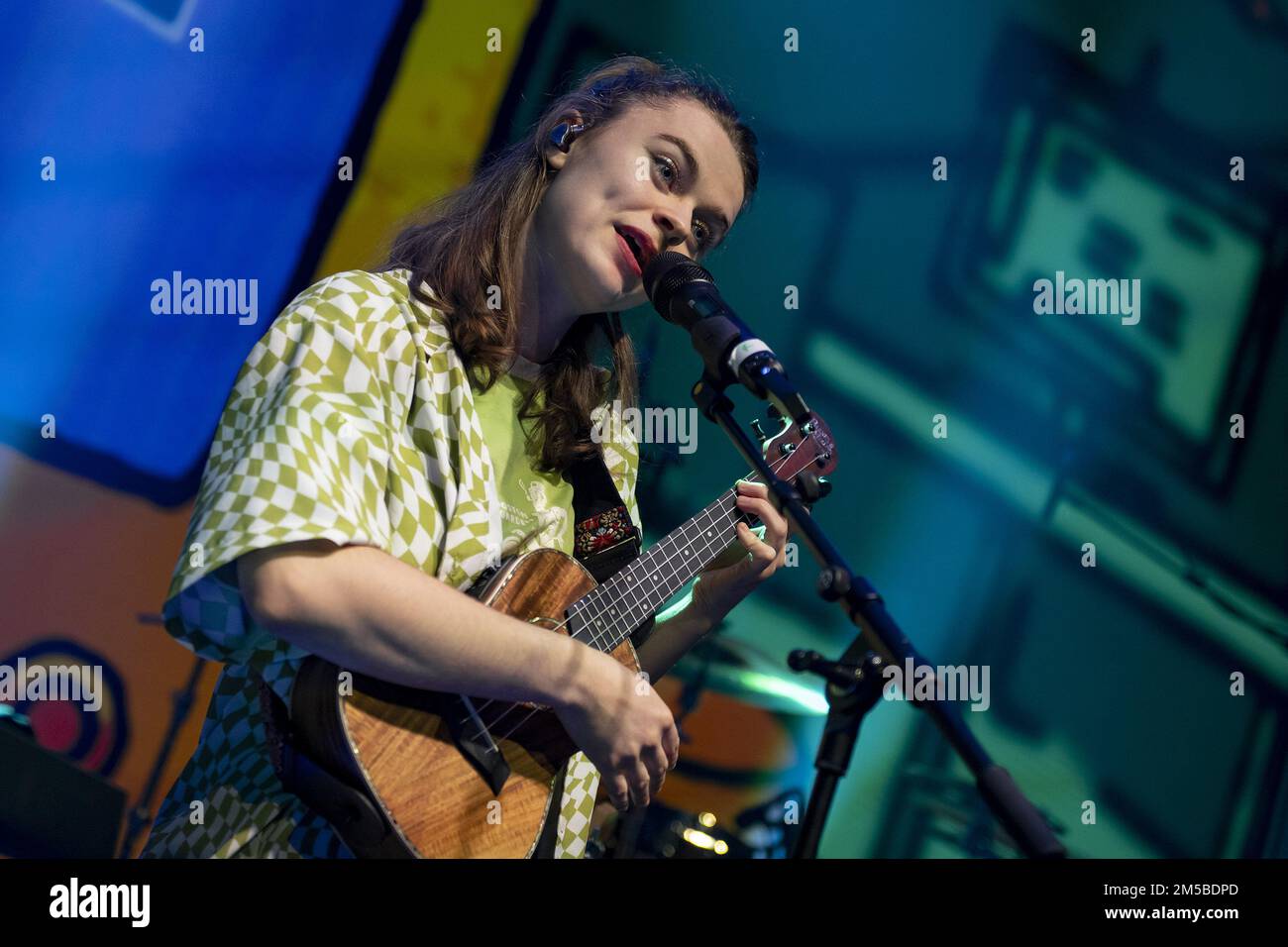 LONDON, ENGLAND: Ellie Dixon performs on stage supporting Sam Ryder at ...