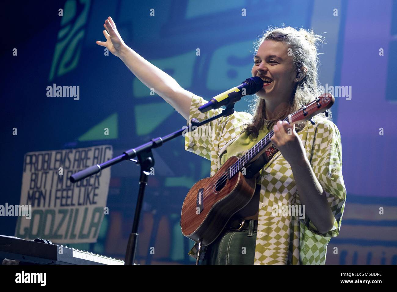 LONDON, ENGLAND: Ellie Dixon performs on stage supporting Sam Ryder at ...