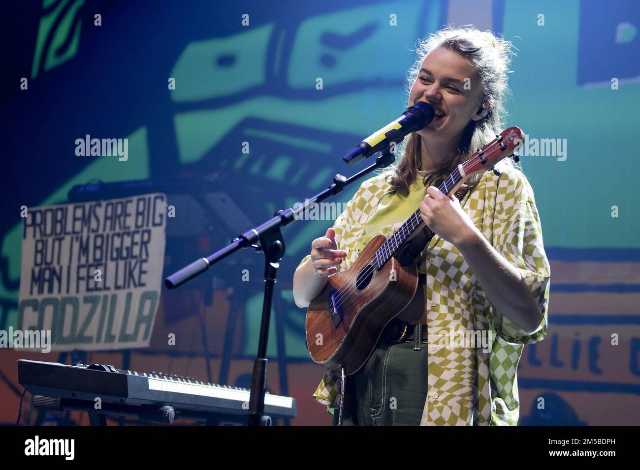 LONDON, ENGLAND: Ellie Dixon performs on stage supporting Sam Ryder at ...