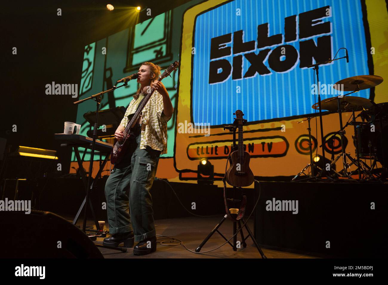 LONDON, ENGLAND: Ellie Dixon performs on stage supporting Sam Ryder at ...