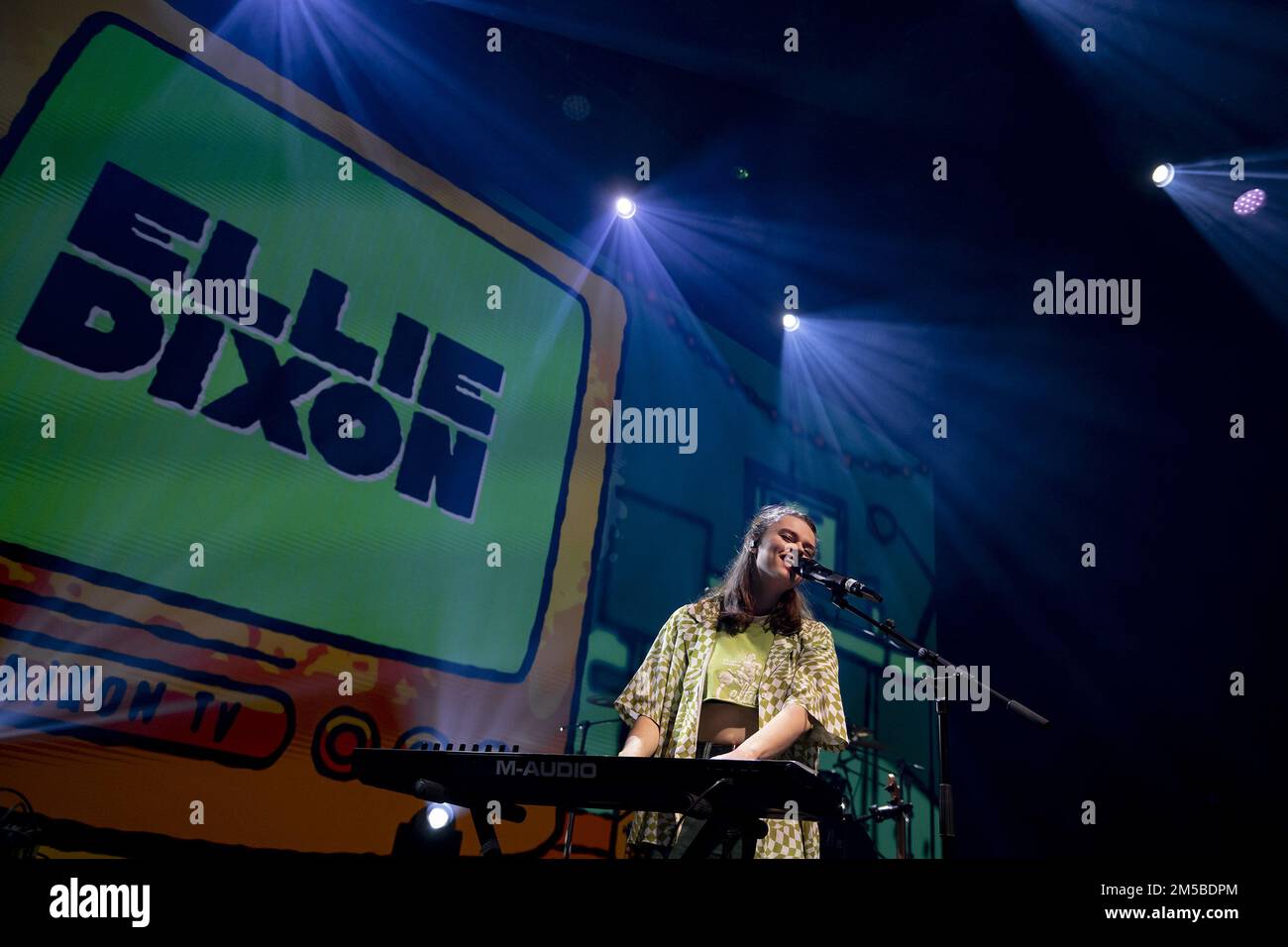 LONDON, ENGLAND: Ellie Dixon performs on stage supporting Sam Ryder at ...