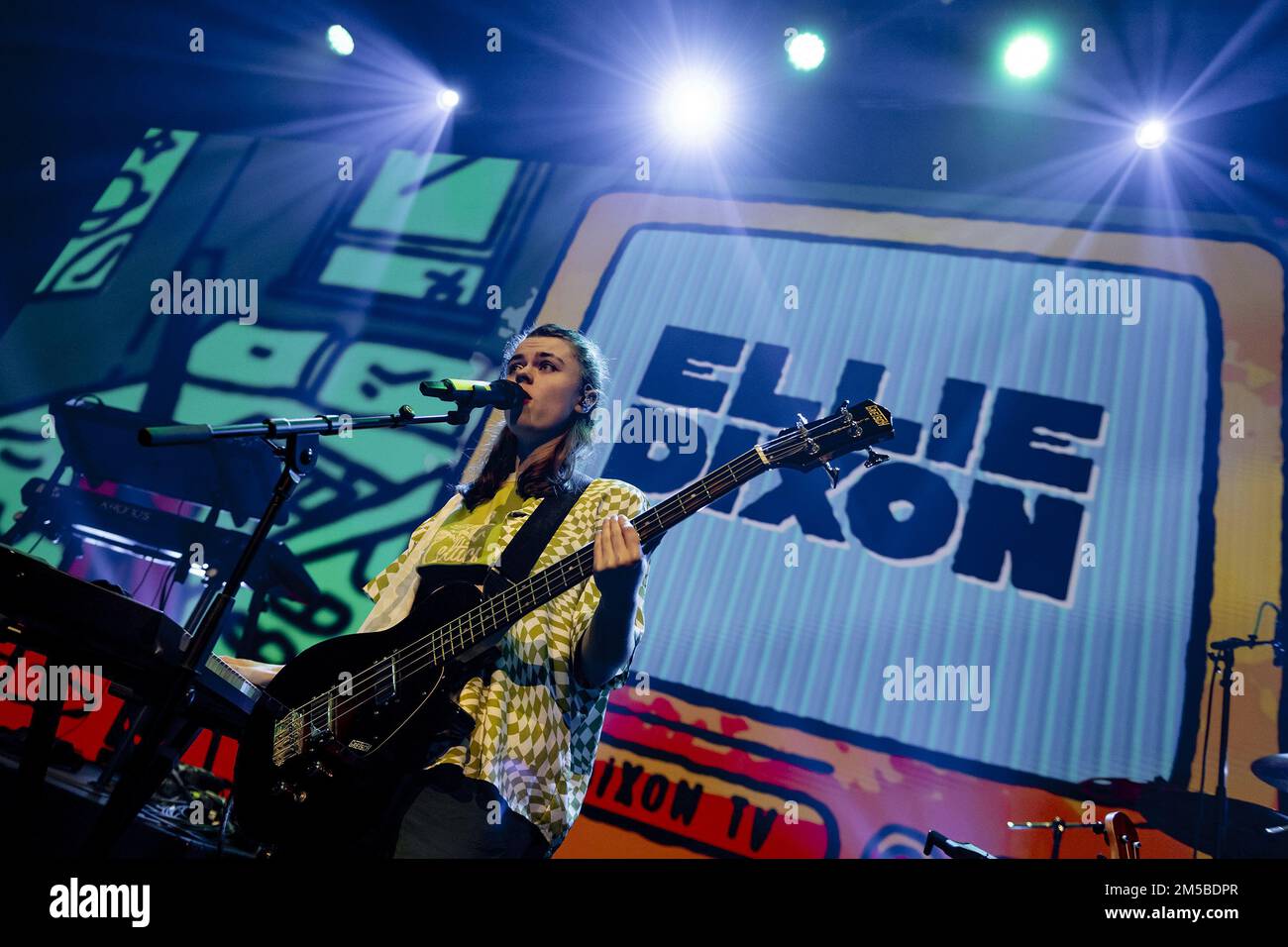 LONDON, ENGLAND: Ellie Dixon performs on stage supporting Sam Ryder at ...