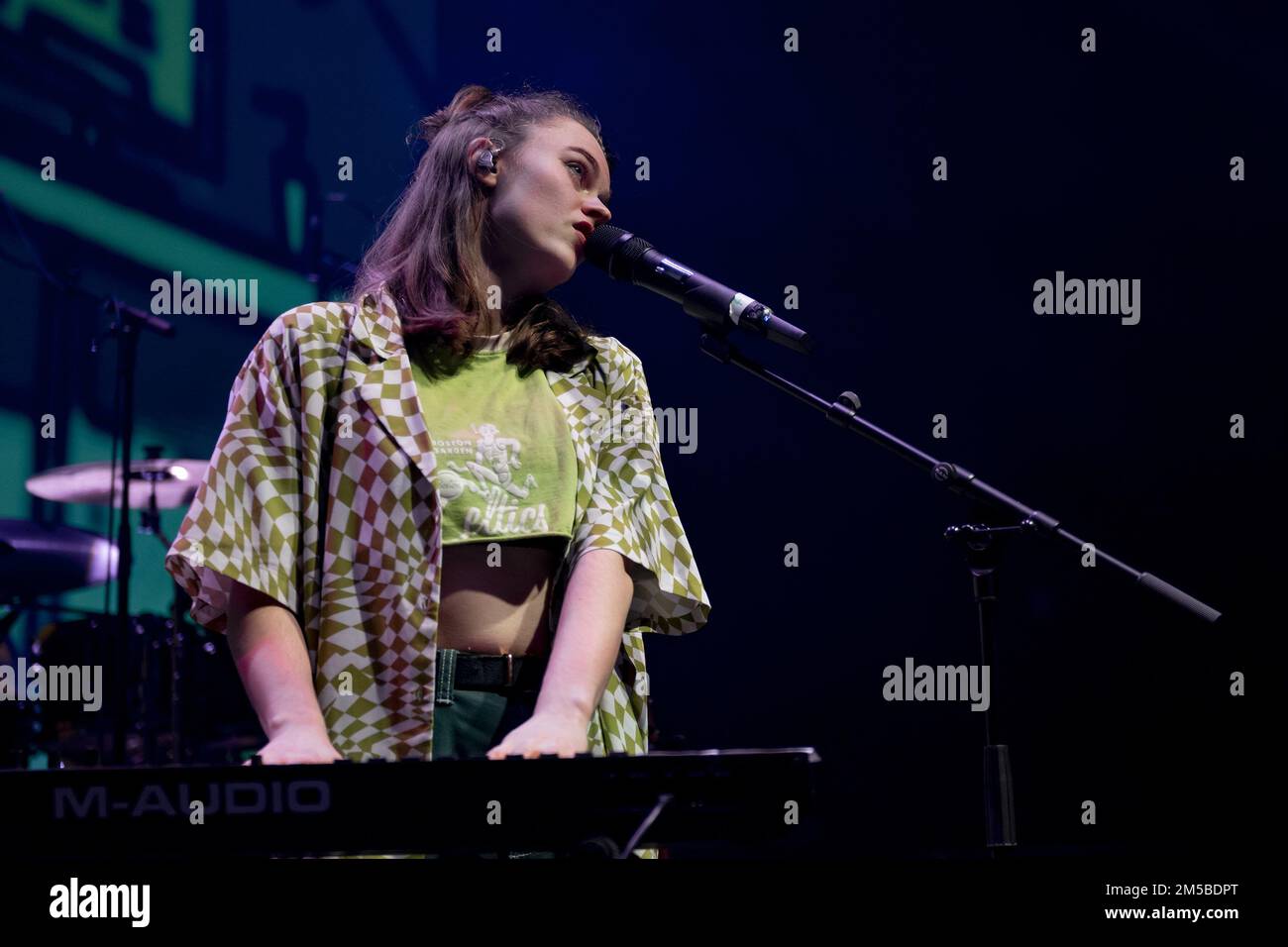 LONDON, ENGLAND: Ellie Dixon performs on stage supporting Sam Ryder at ...