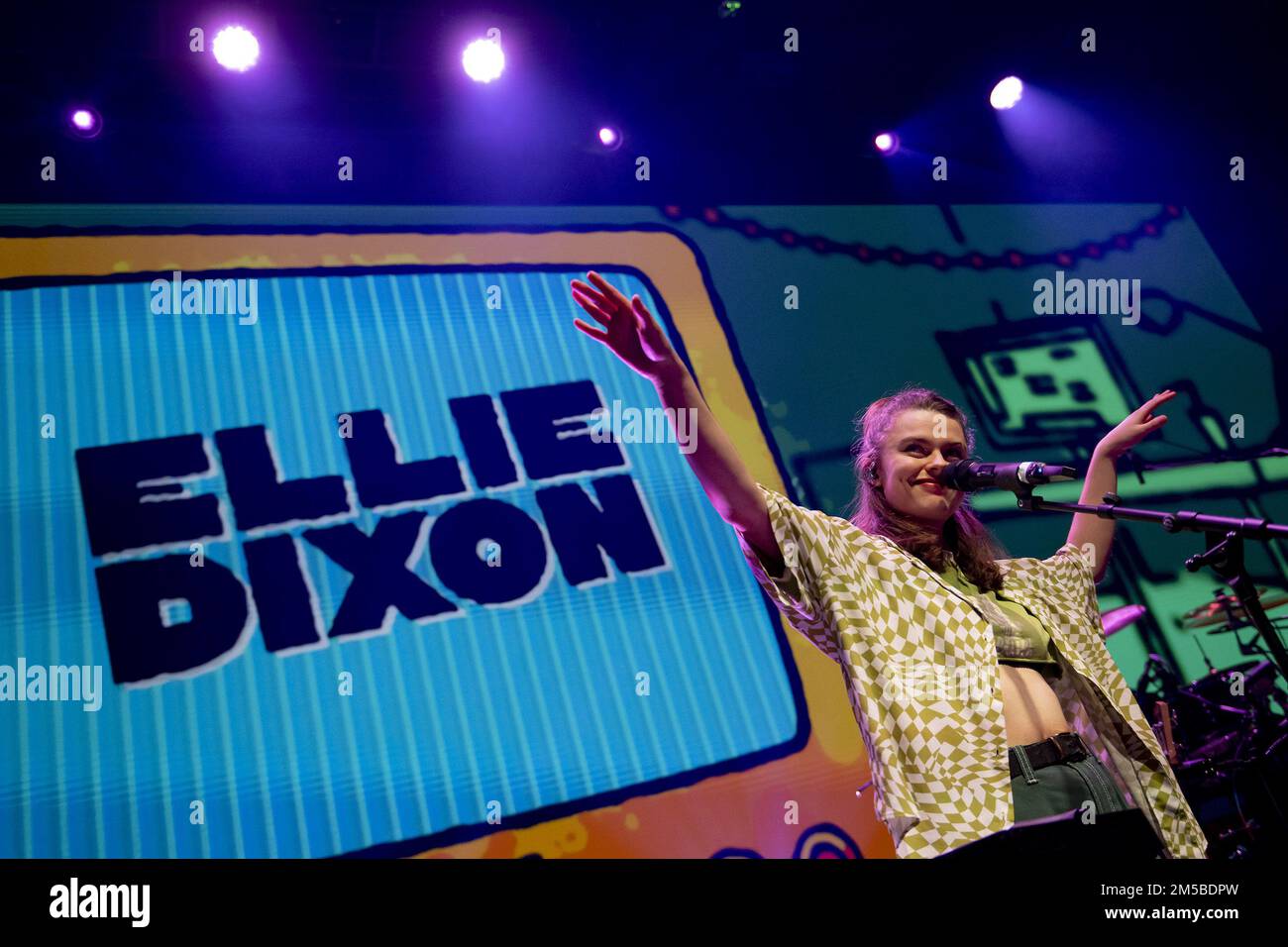 LONDON, ENGLAND: Ellie Dixon performs on stage supporting Sam Ryder at ...