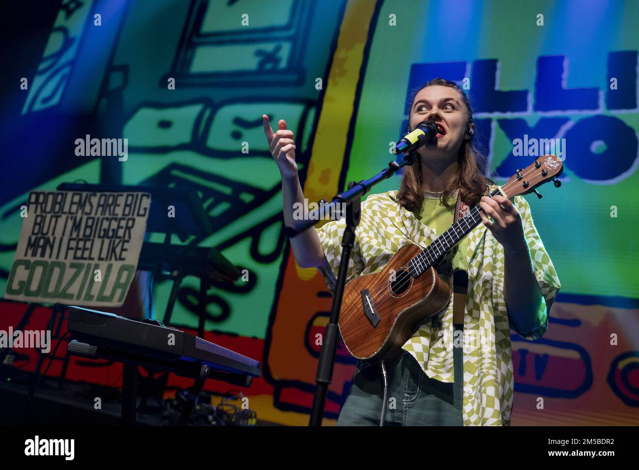 LONDON, ENGLAND: Ellie Dixon performs on stage supporting Sam Ryder at ...