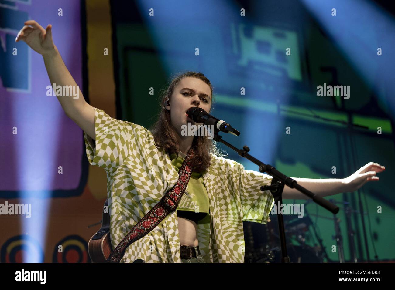 LONDON, ENGLAND: Ellie Dixon performs on stage supporting Sam Ryder at ...