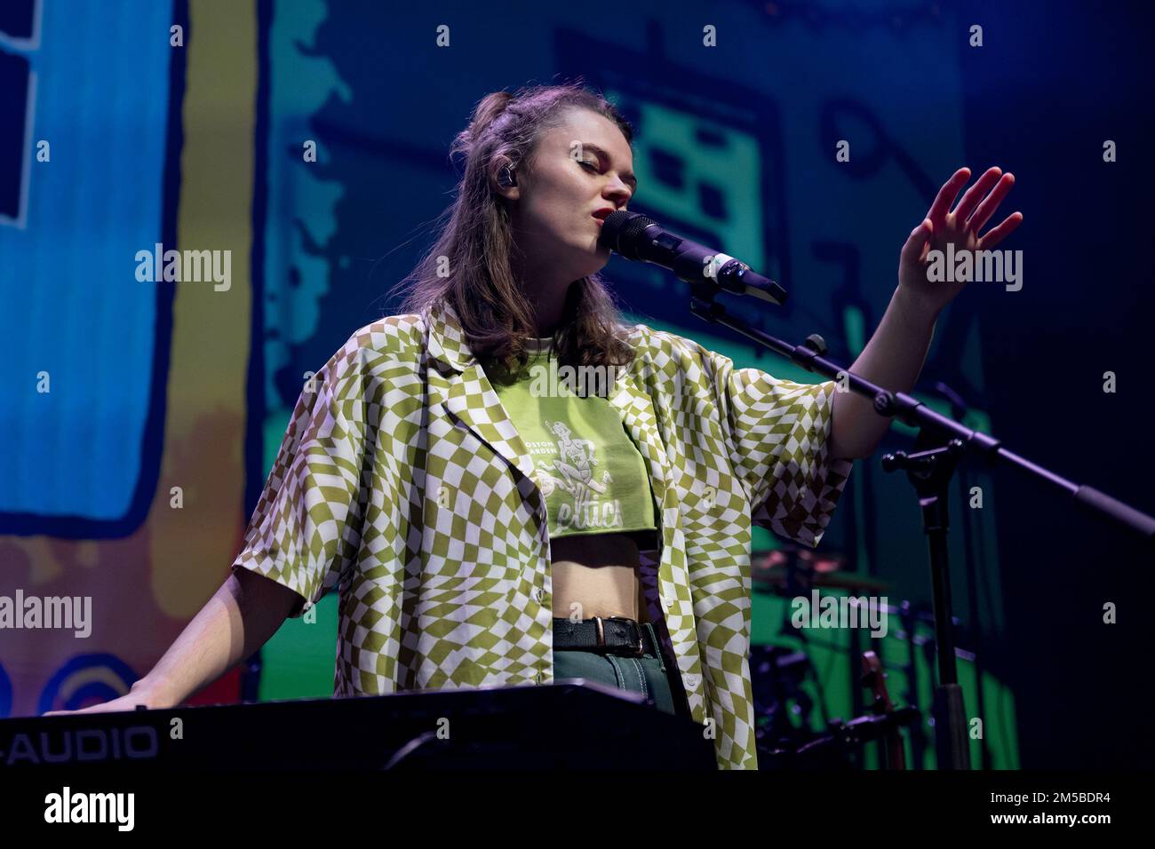 LONDON, ENGLAND: Ellie Dixon performs on stage supporting Sam Ryder at ...