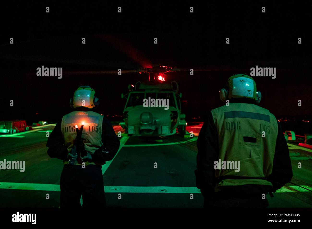 PACIFIC OCEAN (Feb. 22, 2022) Boatswain’s Mate 2nd Class Devin Dugger ...