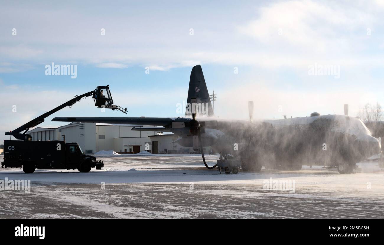 U.S. Air Force Master Sgt. Master Sgt. Jonathan Hart, 120th Maintenance ...