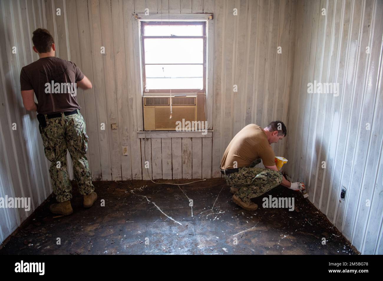 Navy Diver 1st Class Daniel Glover, left, and Navy Diver 2nd Class ...