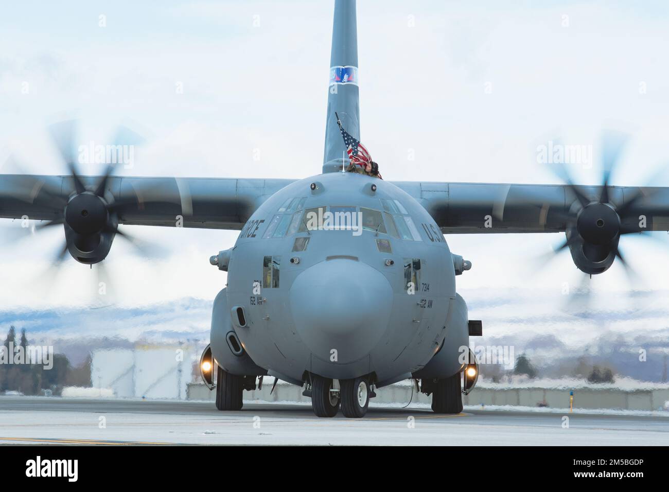 Members from the 152nd Airlift Wing, Nevada Air National Guard, return ...