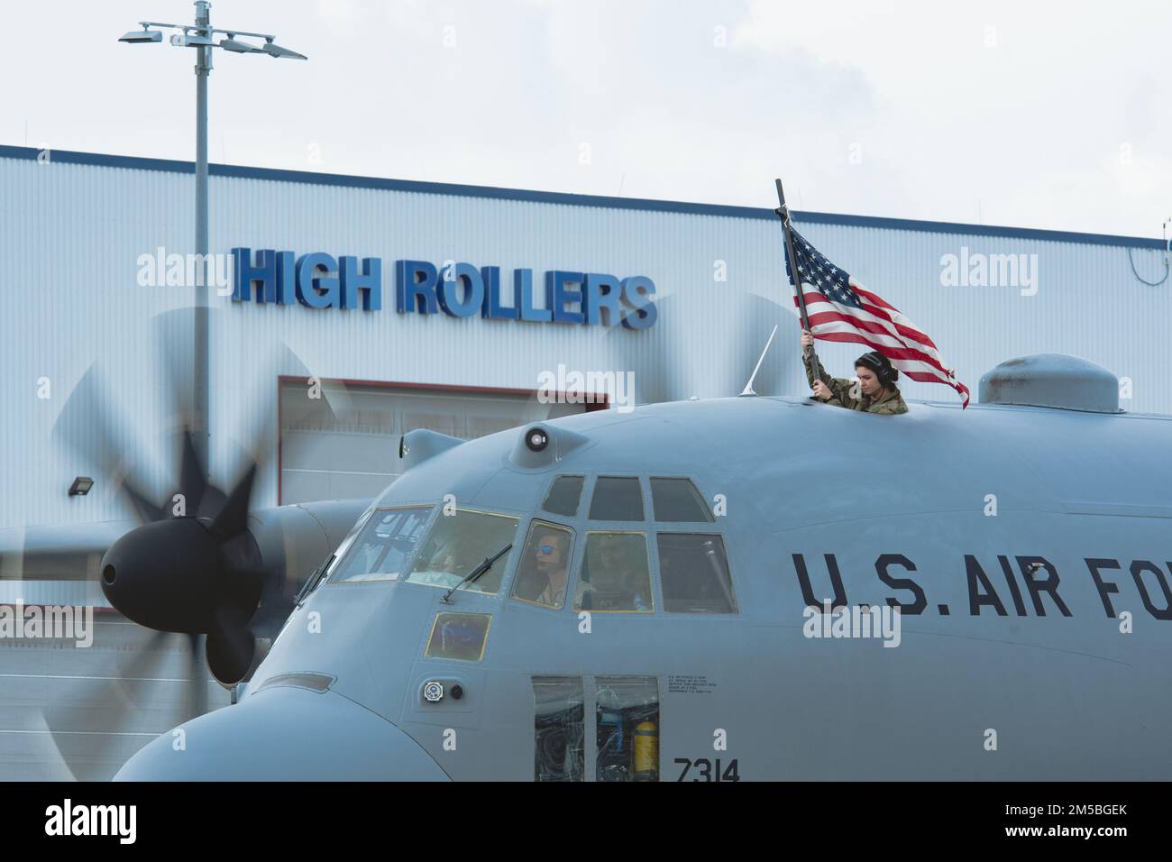 Members from the 152nd Airlift Wing, Nevada Air National Guard, return ...
