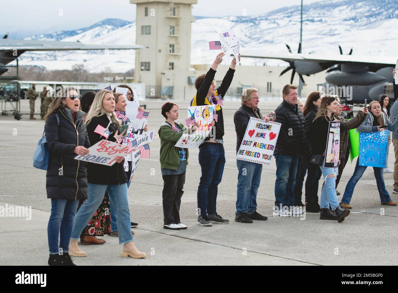 Members from the 152nd Airlift Wing, Nevada Air National Guard, return ...