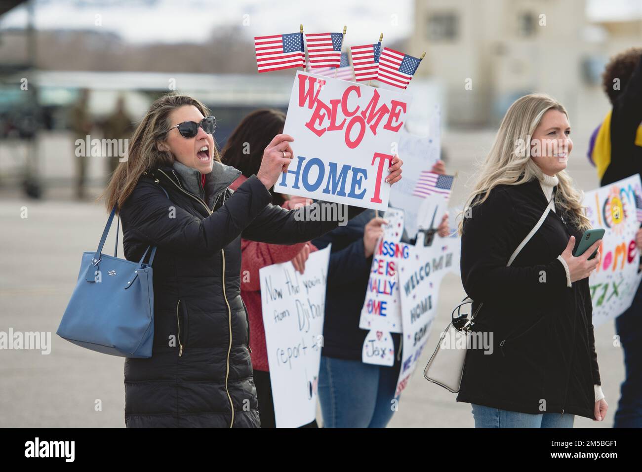 Members from the 152nd Airlift Wing, Nevada Air National Guard, return ...