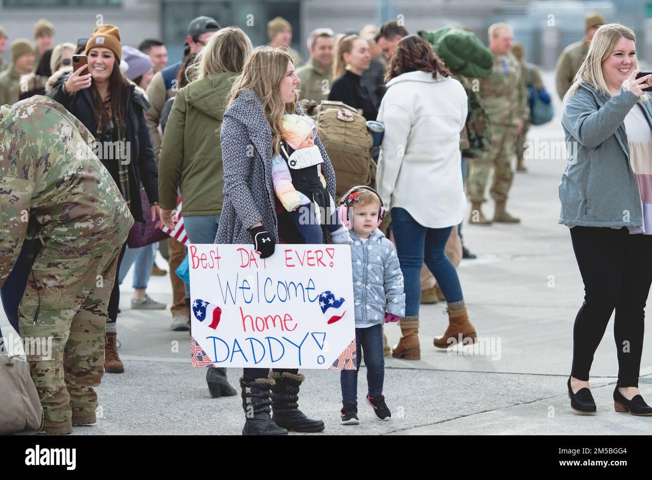 Members from the 152nd Airlift Wing, Nevada Air National Guard, return ...