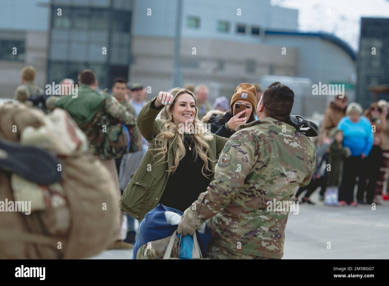 Members from the 152nd Airlift Wing, Nevada Air National Guard, return ...